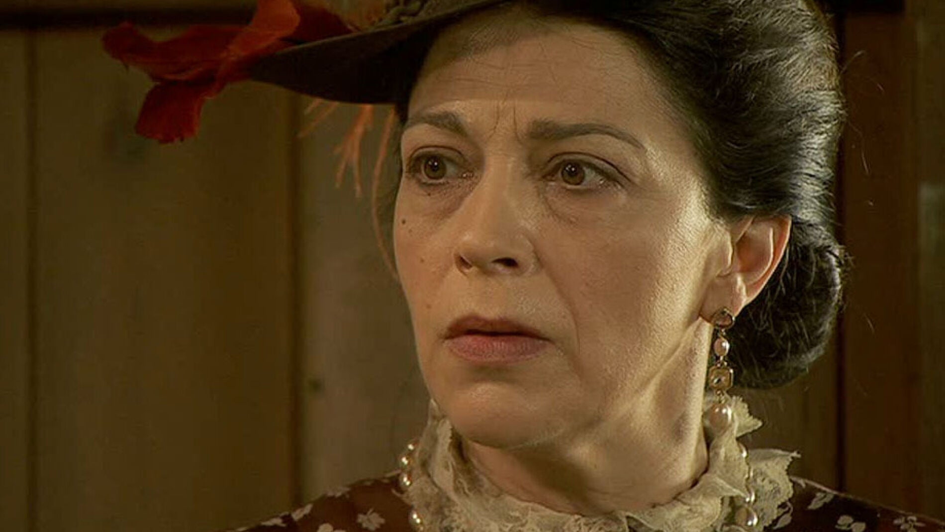 Francisca descubre a Soledad en casa de los Castañeda