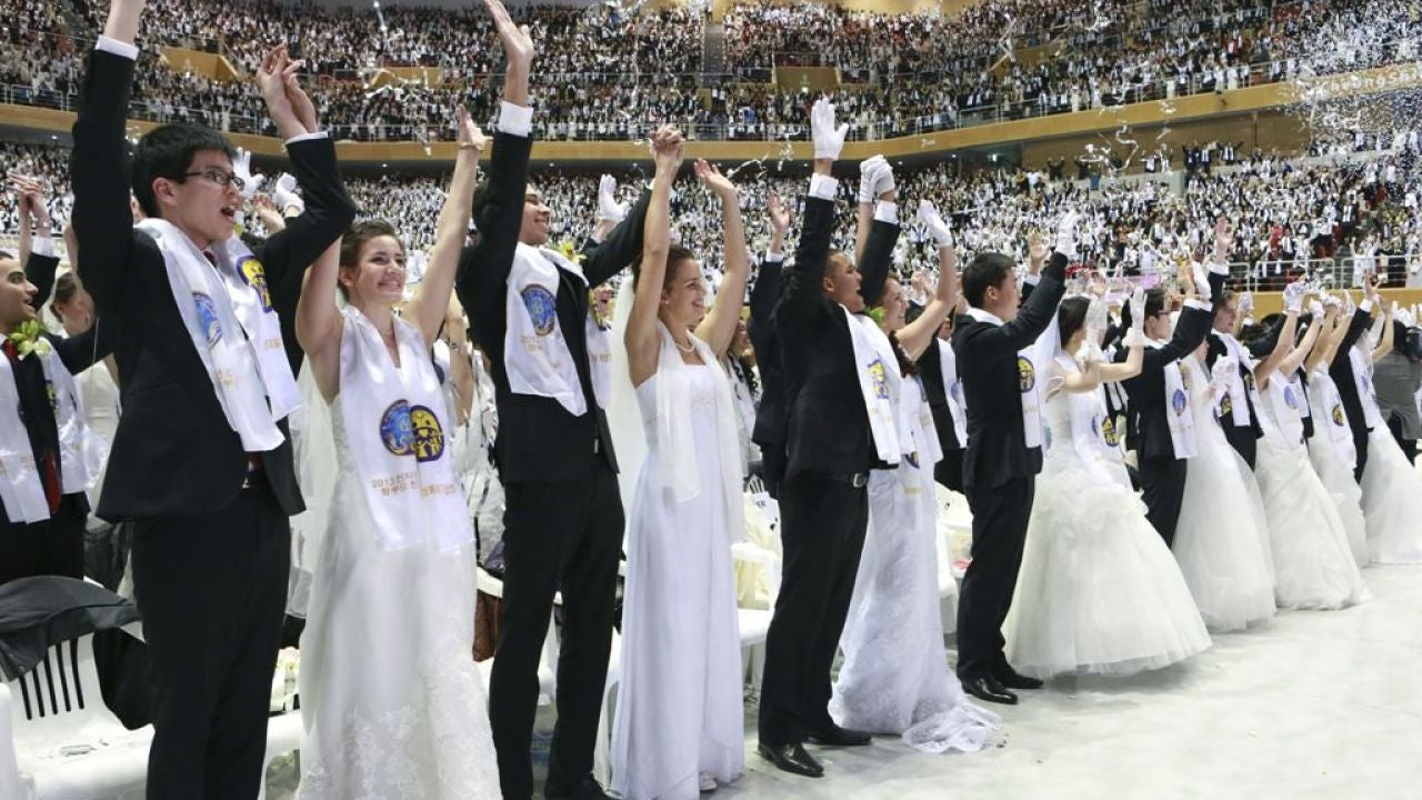 Mil parejas de la secta Moon se casan en una boda masiva en Corea del Sur