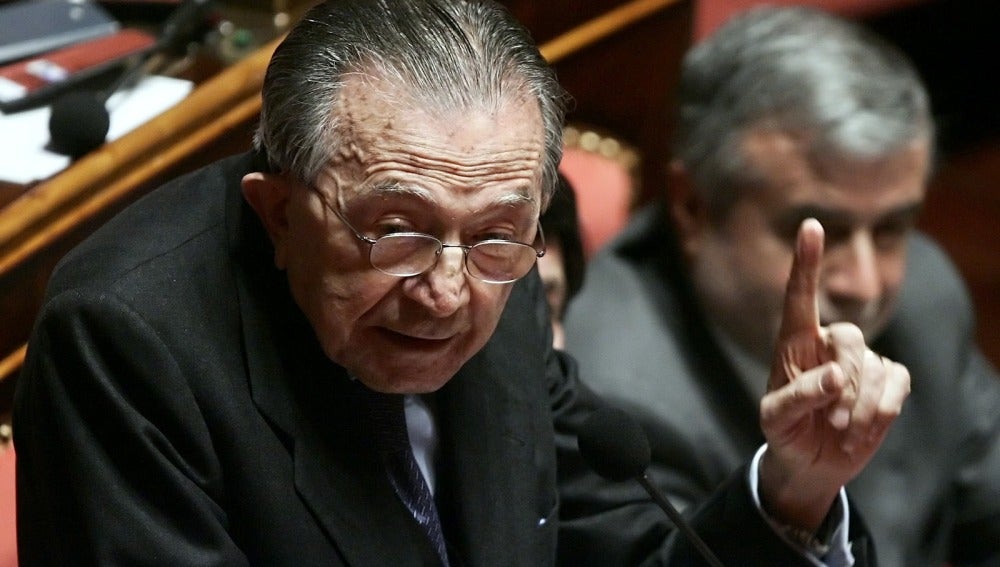 Muere Giulio Andreotti, siete veces primer ministro de Italia