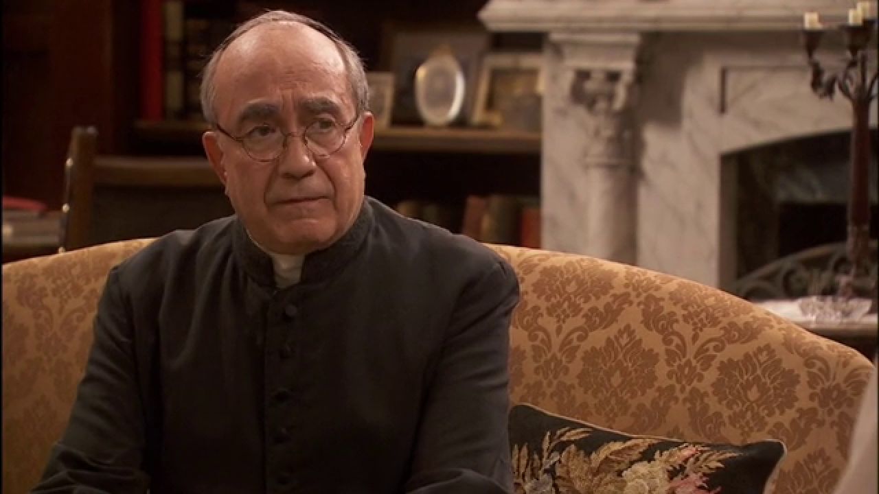 Don Anselmo confiesa a Gonzalo que no puede ayudar a María