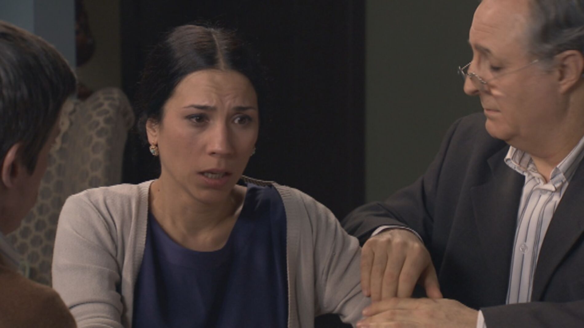Manolita recibe horrorizada la noticia de la denuncia