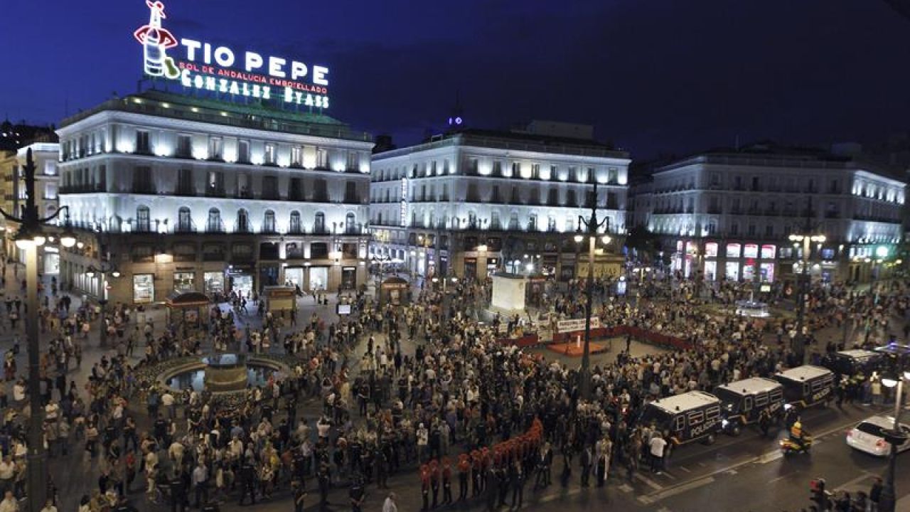 El cartel de Tío Pepe vuelve a brillar con luz propia en la Puerta del Sol