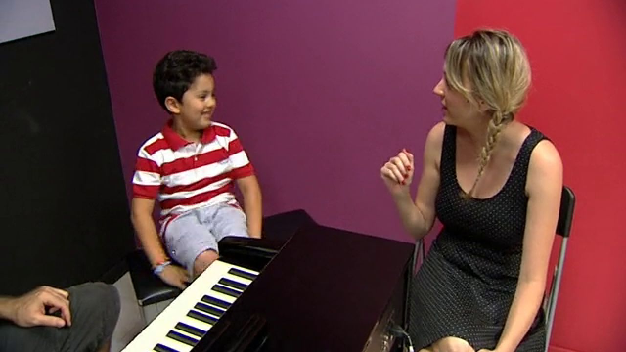 Anna y Fran ensayan a Sebastián de La Sirenita