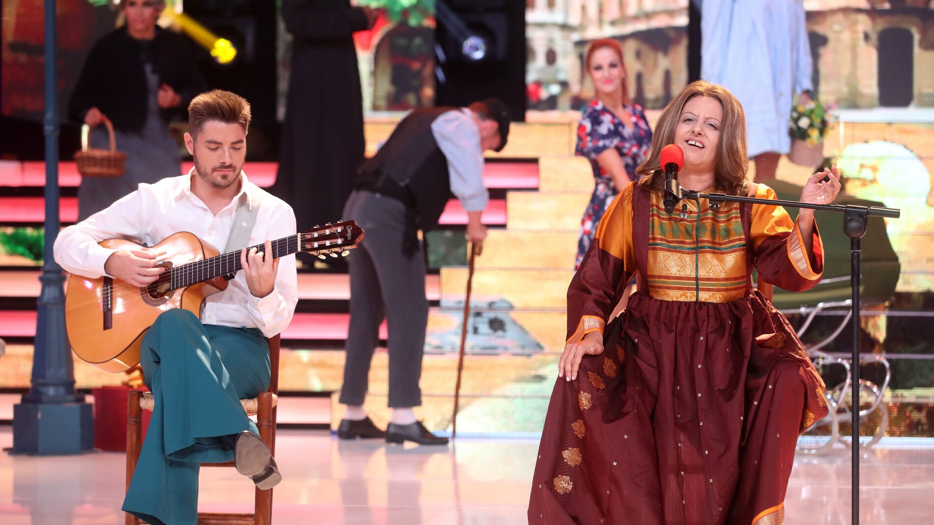 Yolanda Ramos interpreta 'Un pueblo es' como María Ostiz