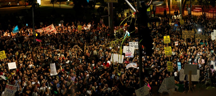 ANTENA 3 TV | Las protestas anti-Trump estallan en las principales ...