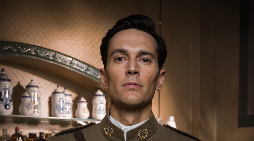 Cristóbal Suárez es Luis Garcés en 'Tiempos de guerra' | ANTENA 3 TV