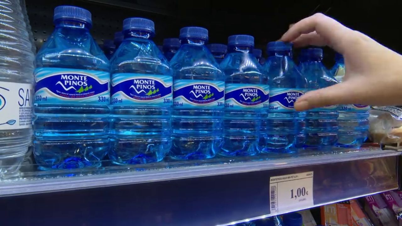 El precio máximo de las botellas de agua en los aeropuertos españoles ...