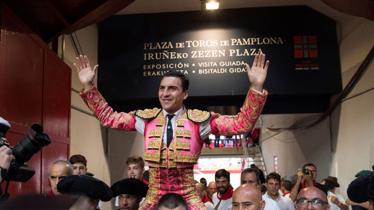 El veterano y debutante Octavio Chacón abre la puerta grande de Pamplona