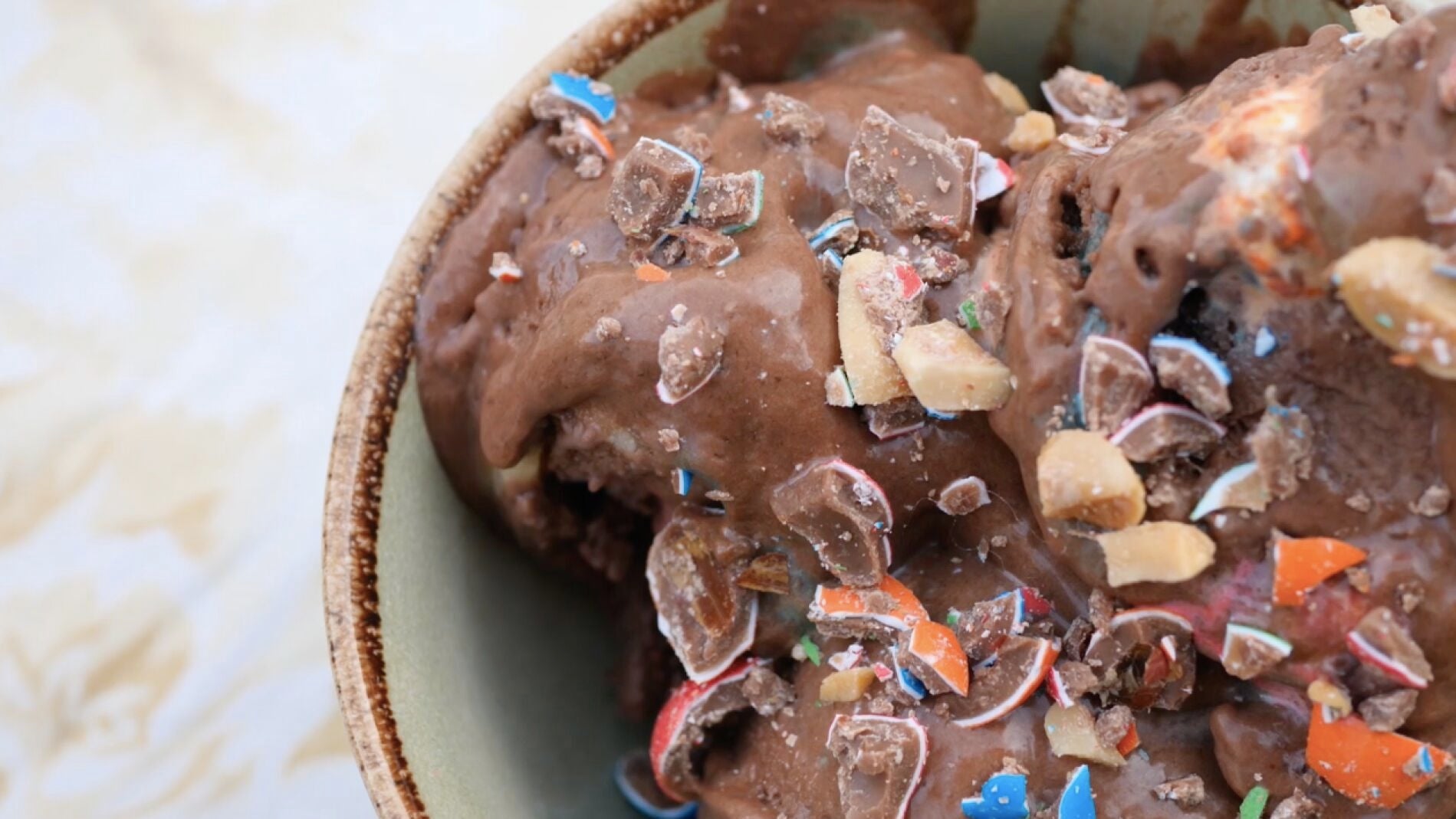 Receta: Sencillo helado de chocolate y M&M en unos minutos y... ¡sin ...