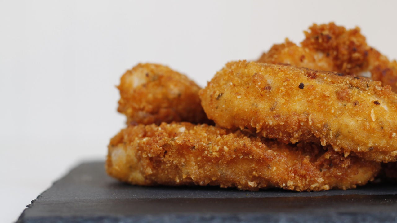 La receta para hacer pollo crujiente estilo KFC sin gluten y sin lactosa