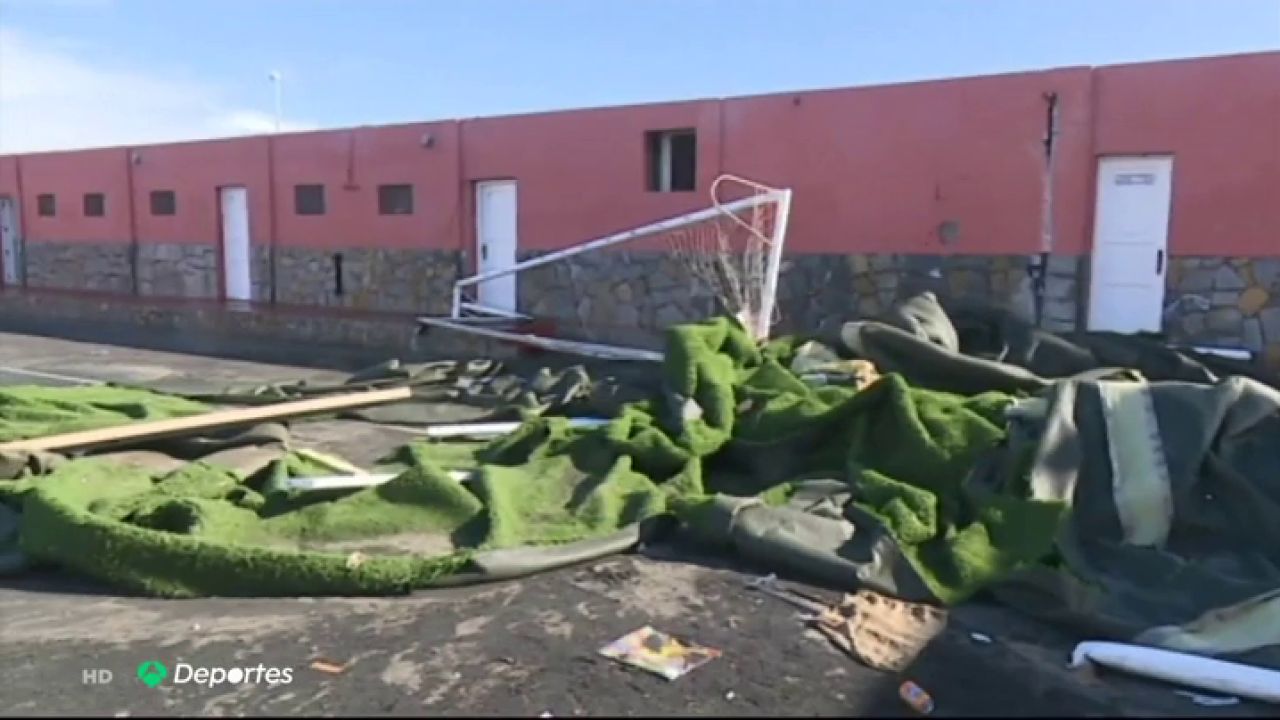 El campo de fútbol de Garachico, arrasado por el temporal: "Es un solar ...
