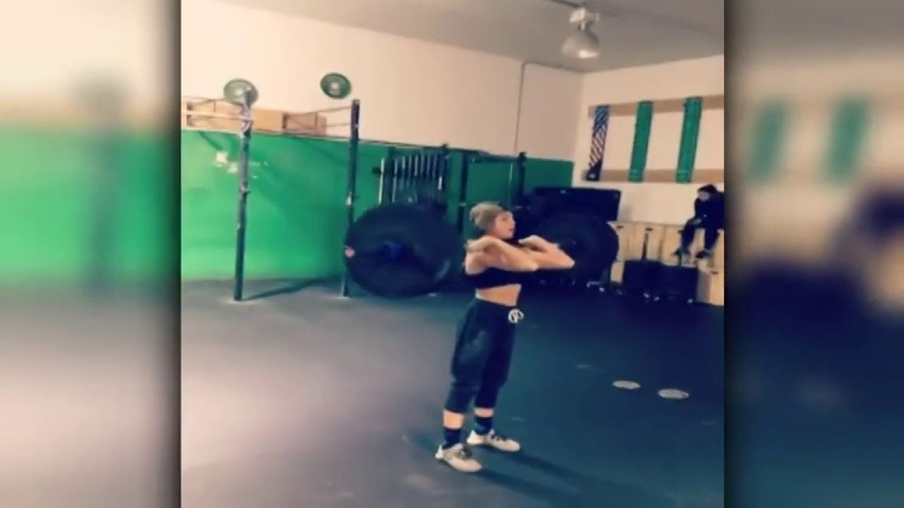 'Queen Beezy', la niña de 11 años que levanta 72 kilos, más del doble ...