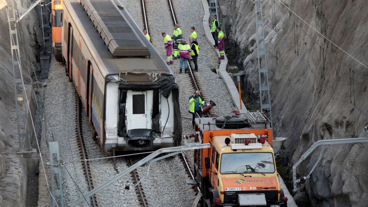 Renfe espera restablecer hoy el servicio en la línea afectada por la ...