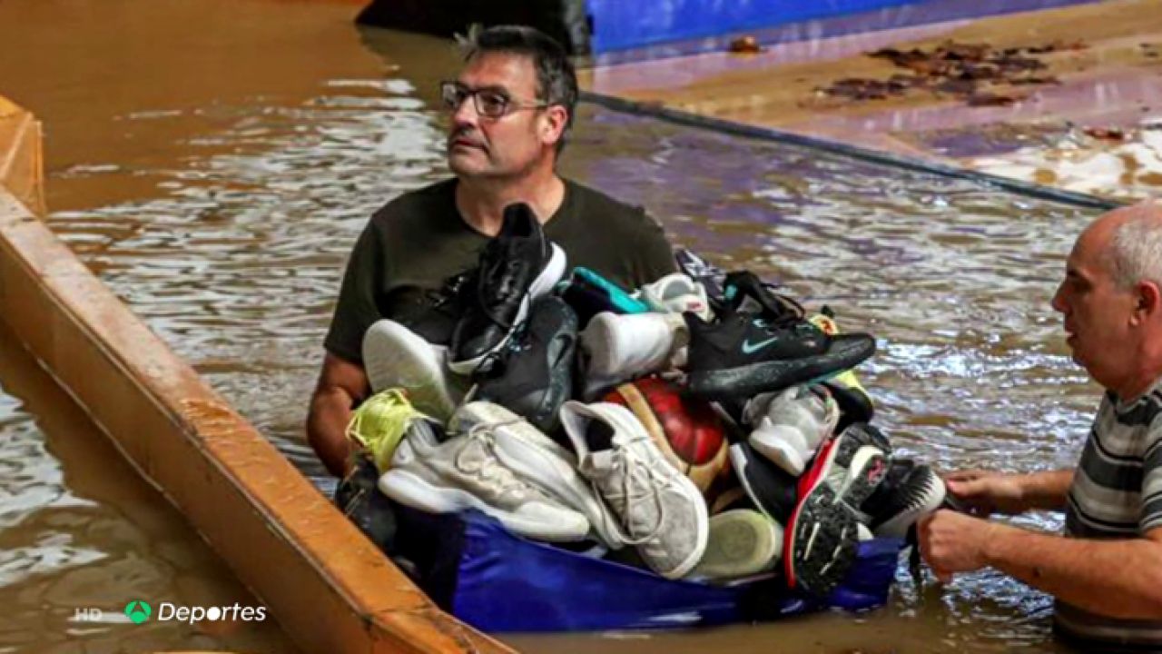 La borrasca 'Gloria' acaba con un pabellón totalmente inundado en Girona