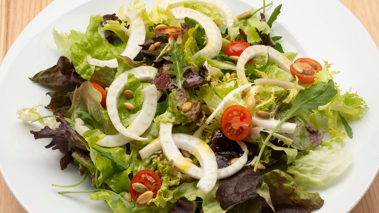 Ensalada De Lechugas Variadas E Hinojo