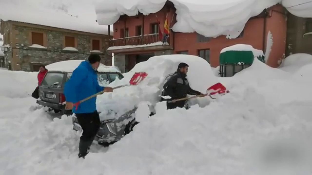 La nevada del siglo llega a Castilla y León y así lo viven en Maraña