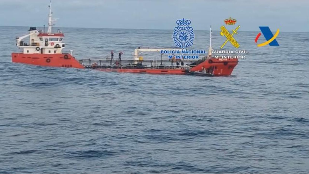 Tres toneladas de cocaína interceptadas en un barco mientras los narcos ...
