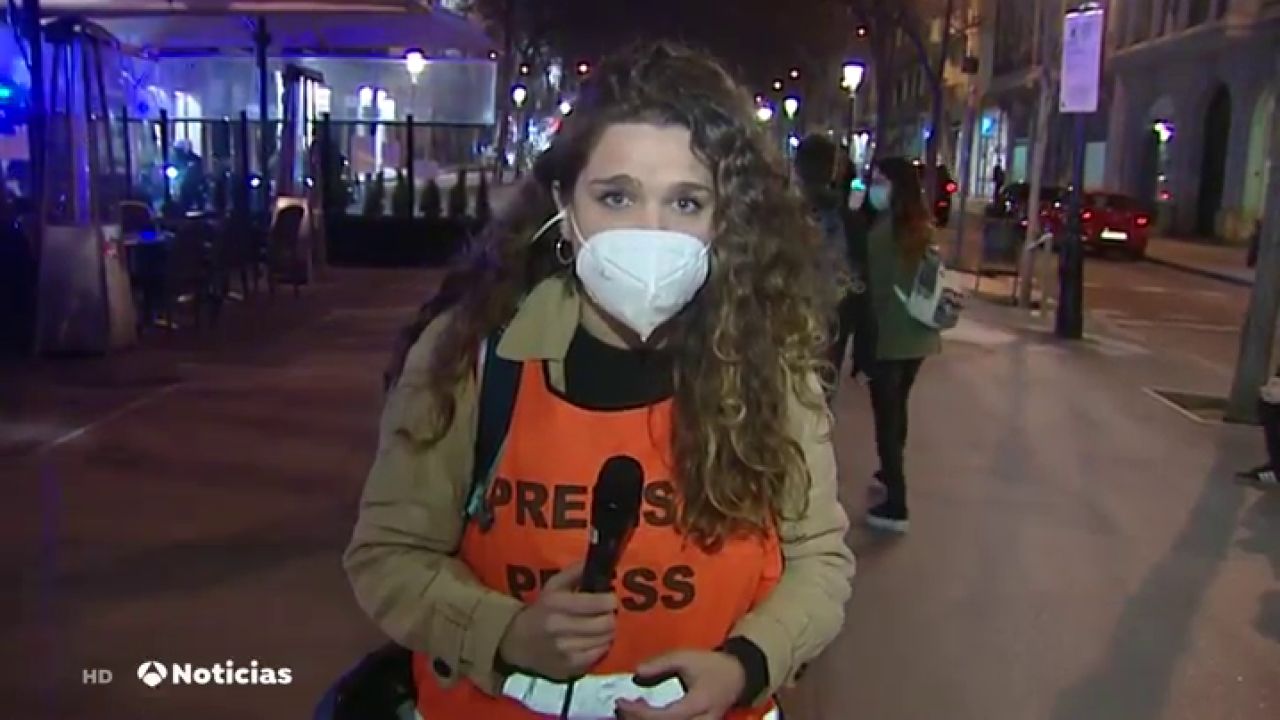 Manifestantes a favor de Pablo Hasél atacan a los periodistas de Antena ...
