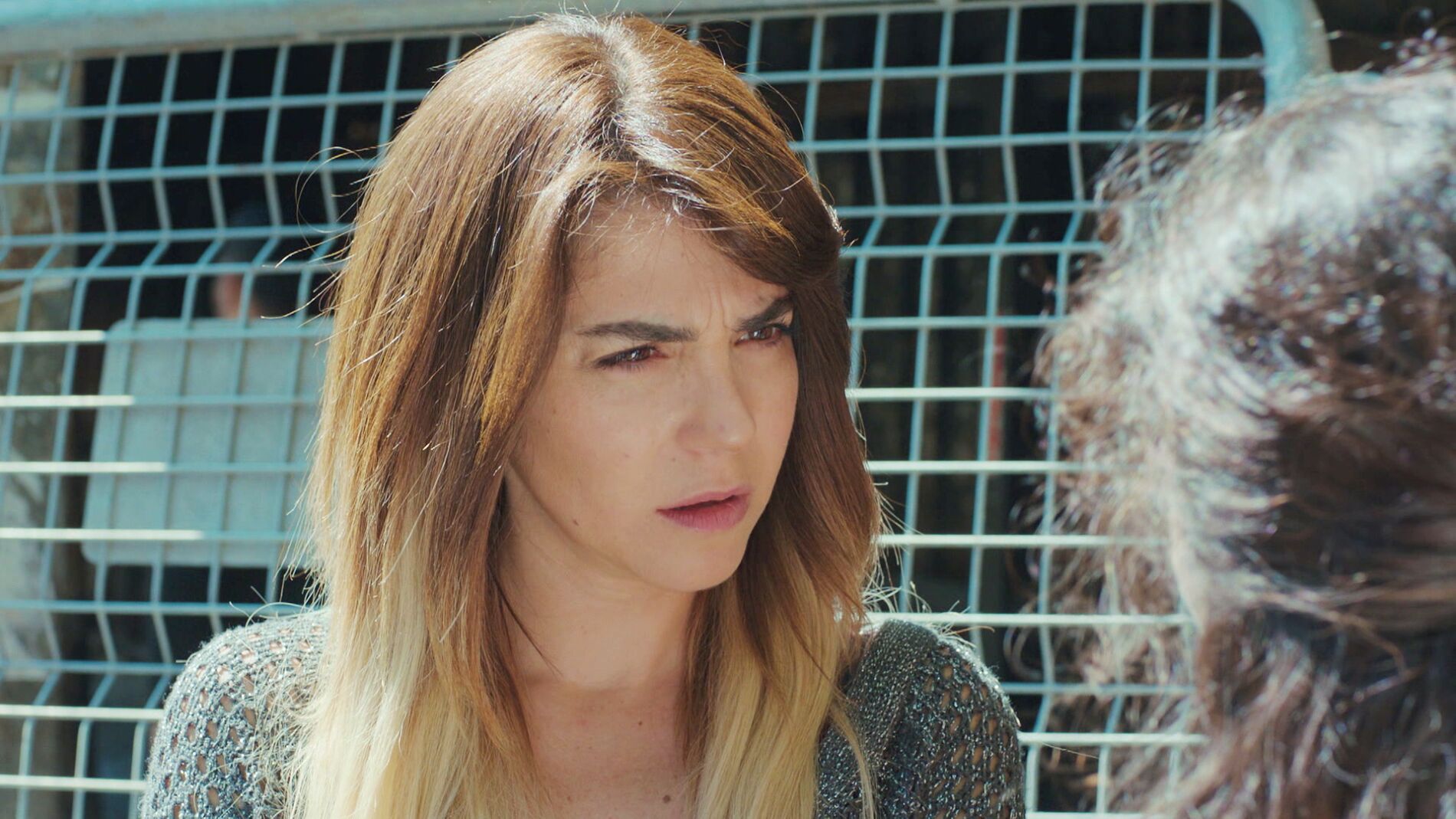 Ceyda recibe una inesperada ayuda que le hará replantearse su futuro