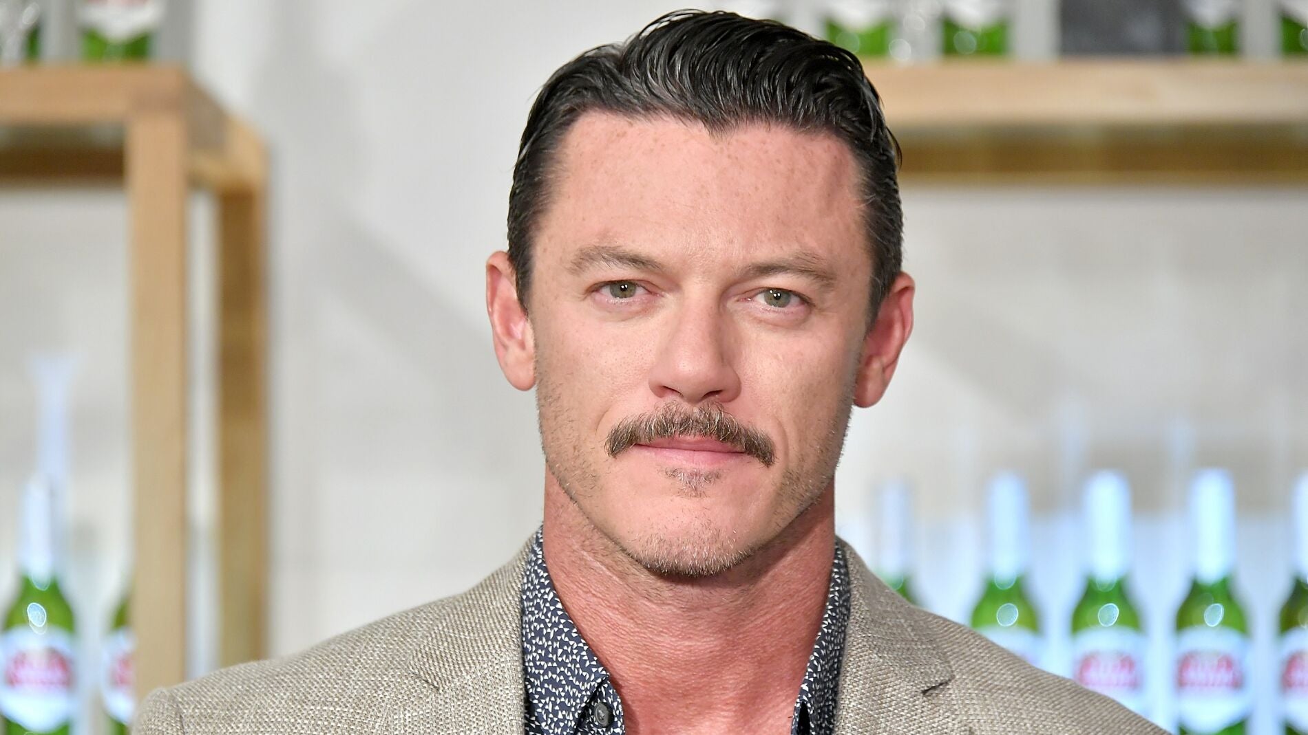 La impresionante transformación física de Luke Evans quien presume de ...