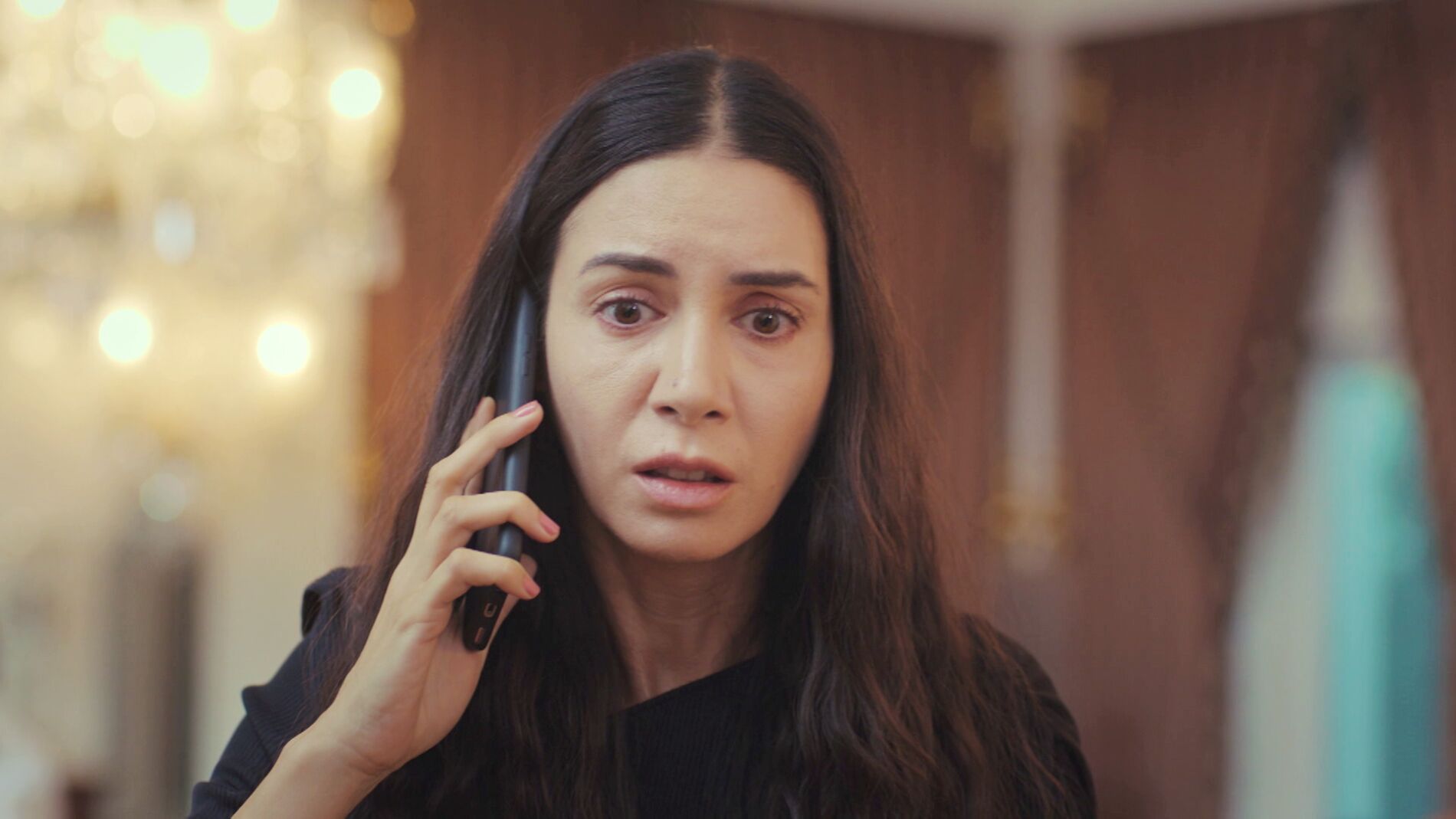 Piril recibe una llamada de Bahar con las malas noticias sobre Sarp