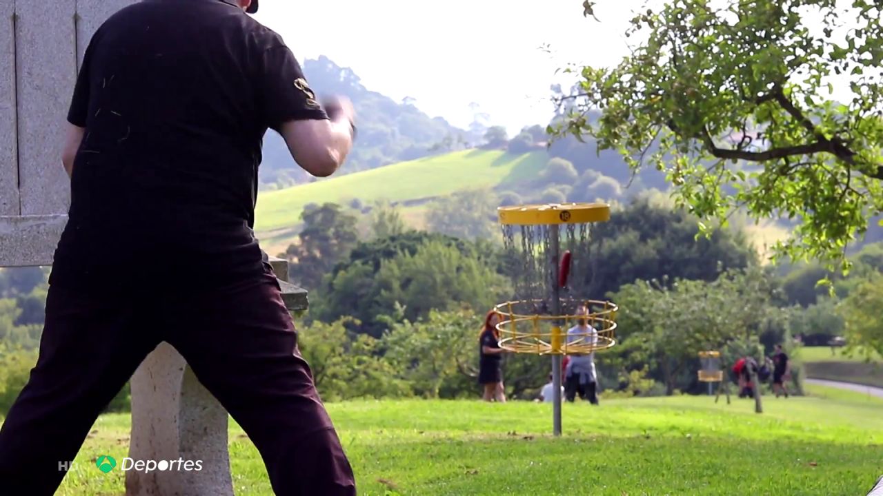 ¿En qué consiste el Disc Golf, uno de los deportes en auge en España?