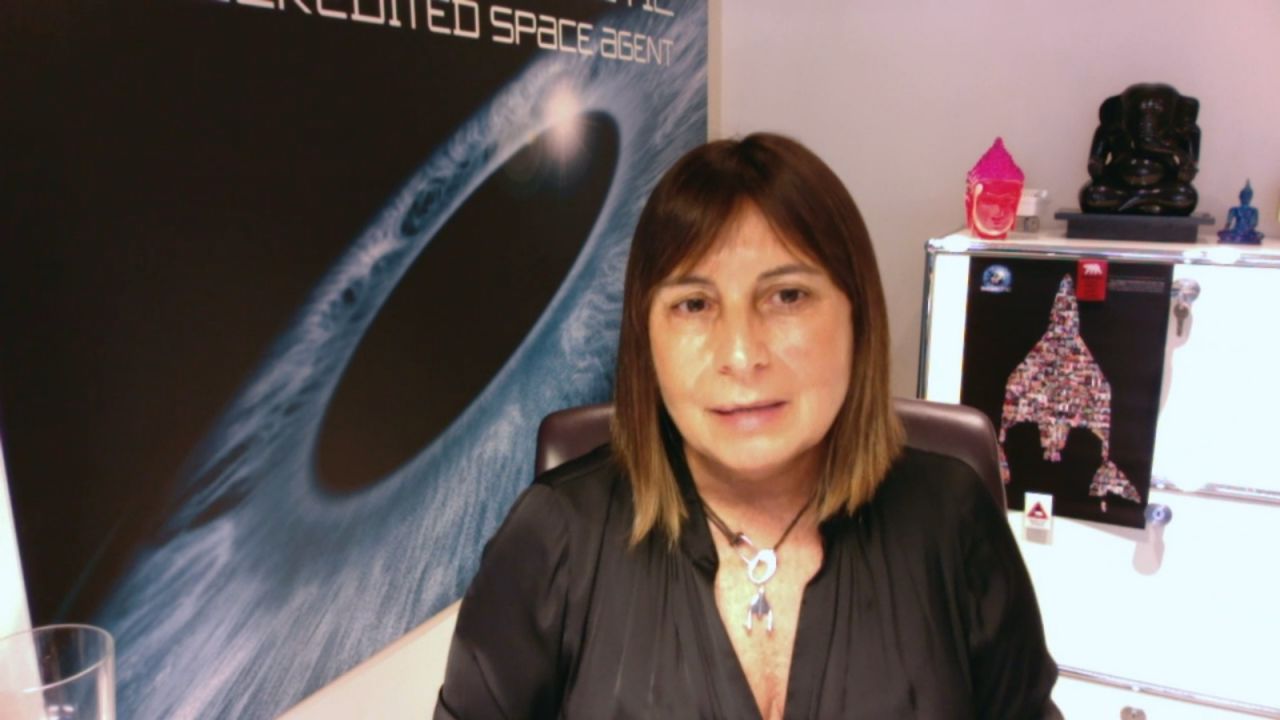 Ana Bru, la primera española que viajará al espacio con Virgin Galactic ...
