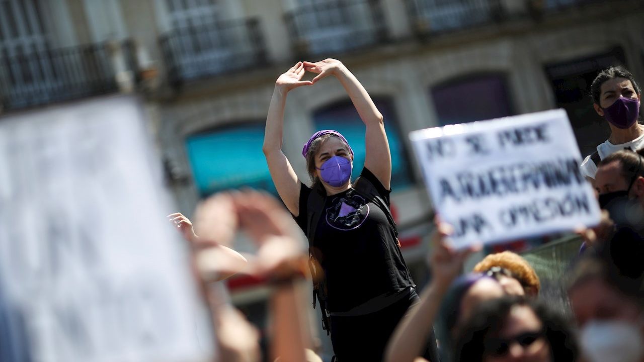 Un Juez Vuelve A Fallar Que Grabar Imágenes íntimas De Mujeres En La 5212
