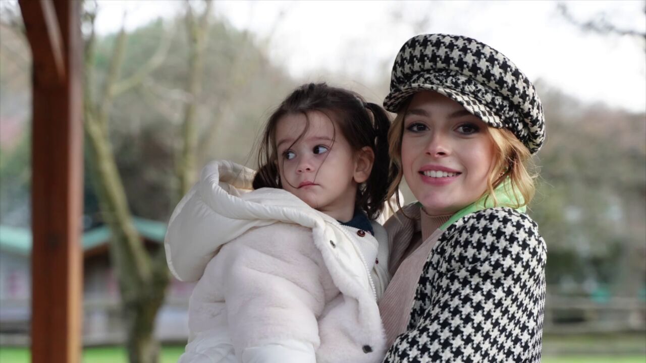 Detrás de cámaras: Así es la relación entre Melis Sezen y la pequeña ...