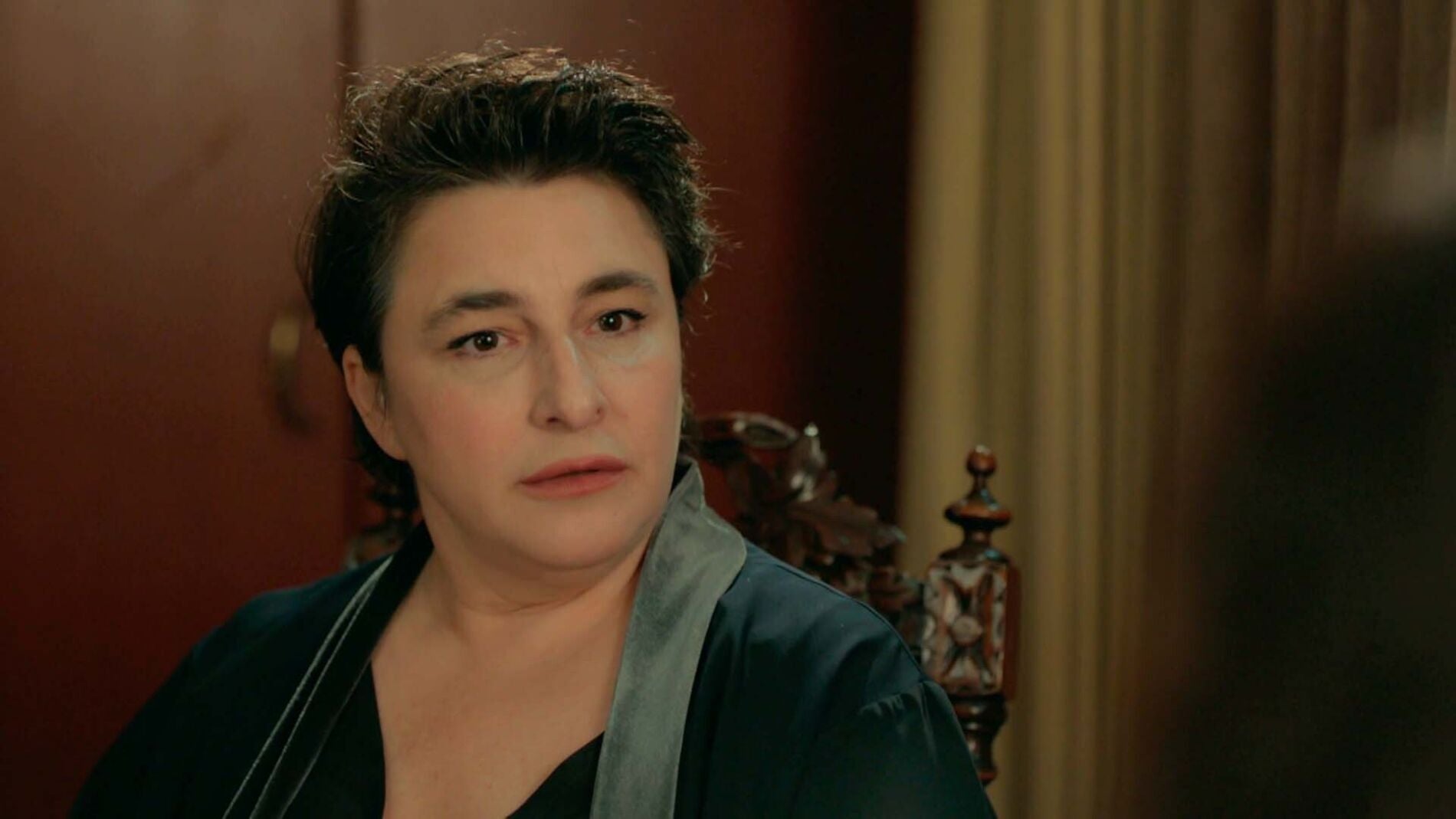 Behice intenta convencer a Müjgan: “Vas a pedir la mitad de sus bienes ...