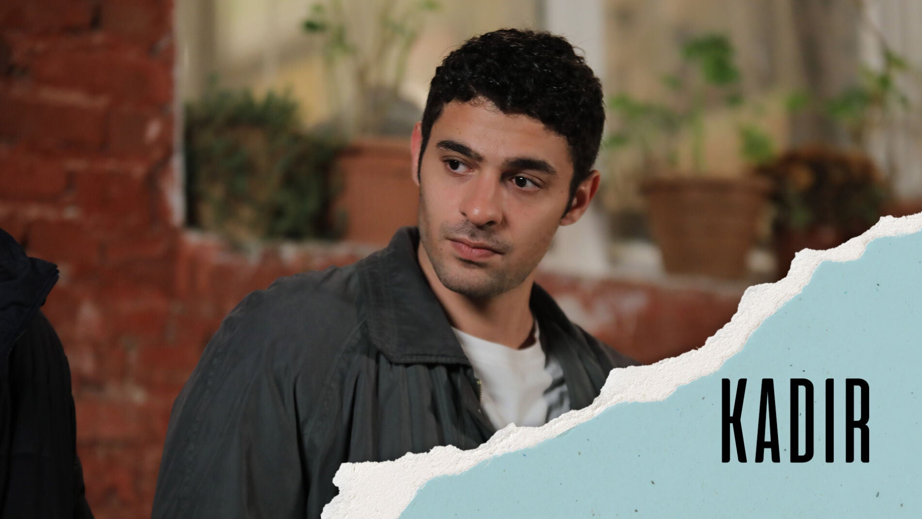 Halit Özgür Sari es Kadir Eren