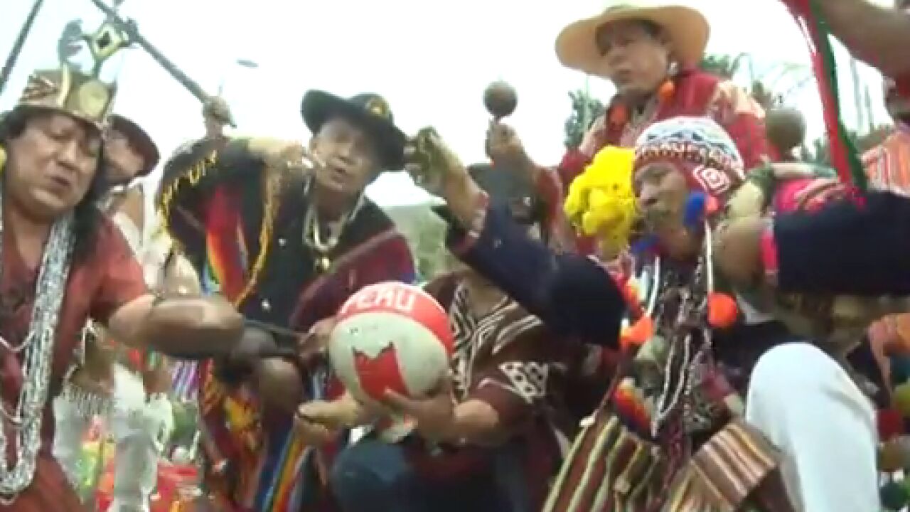 Un grupo de chamanes realiza un ritual para conseguir que Perú esté en ...