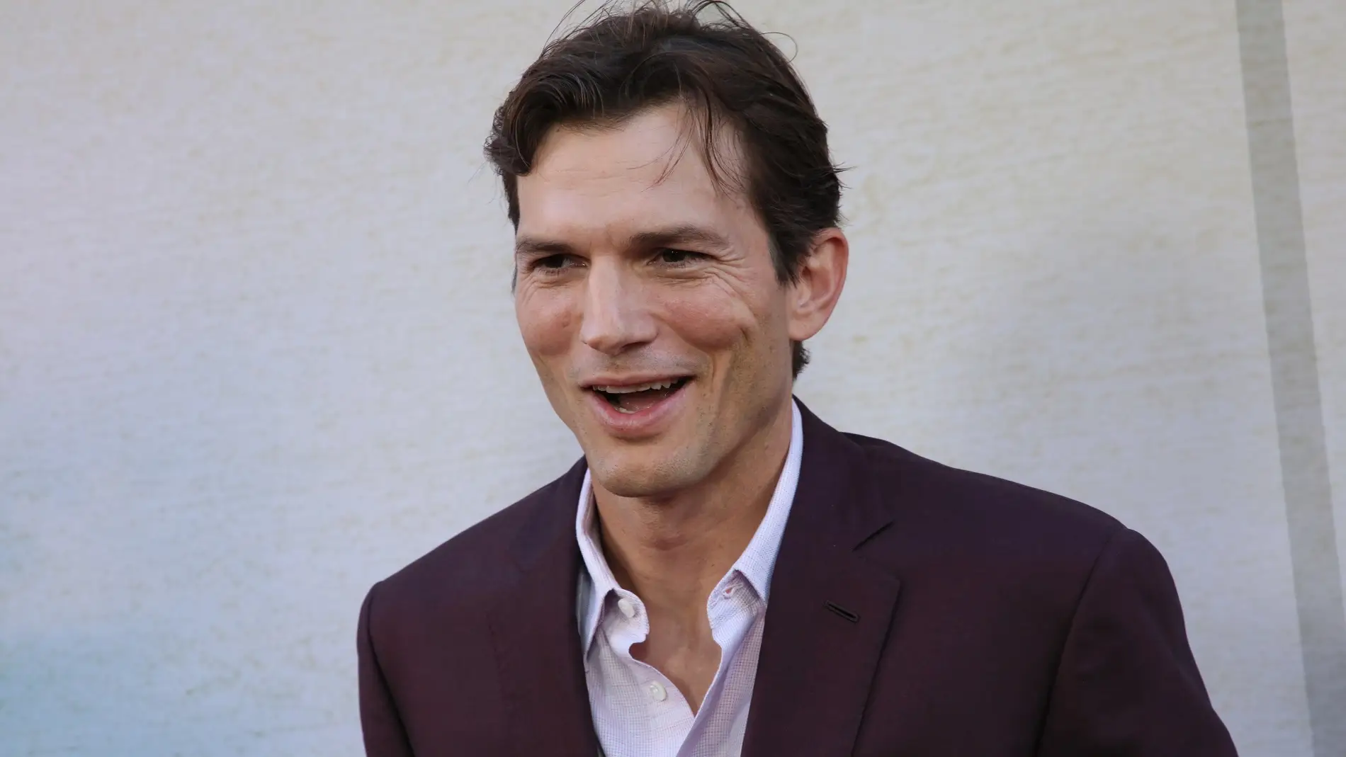 El Criticado Vídeo De Ashton Kutcher Con 25 Años Hablando Sobre Hilary Duff Cuando La Actriz Era