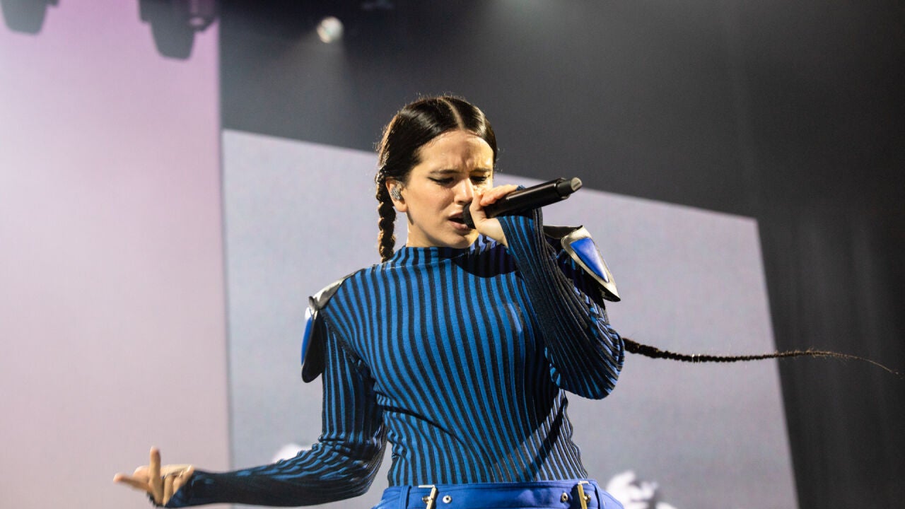 Rosalía y su meme: ¿Es bueno mascar chicle?