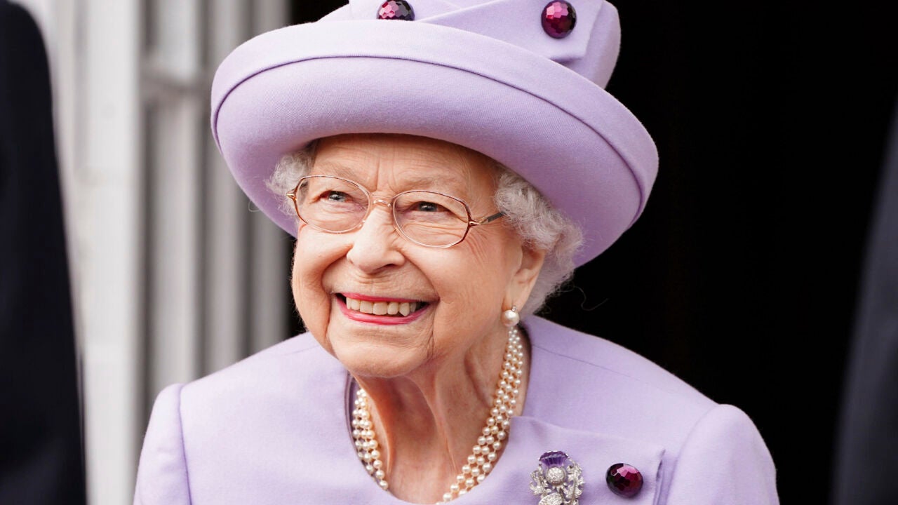 La mujer que era clavada a la reina Isabel II e hizo de su calvario su ...