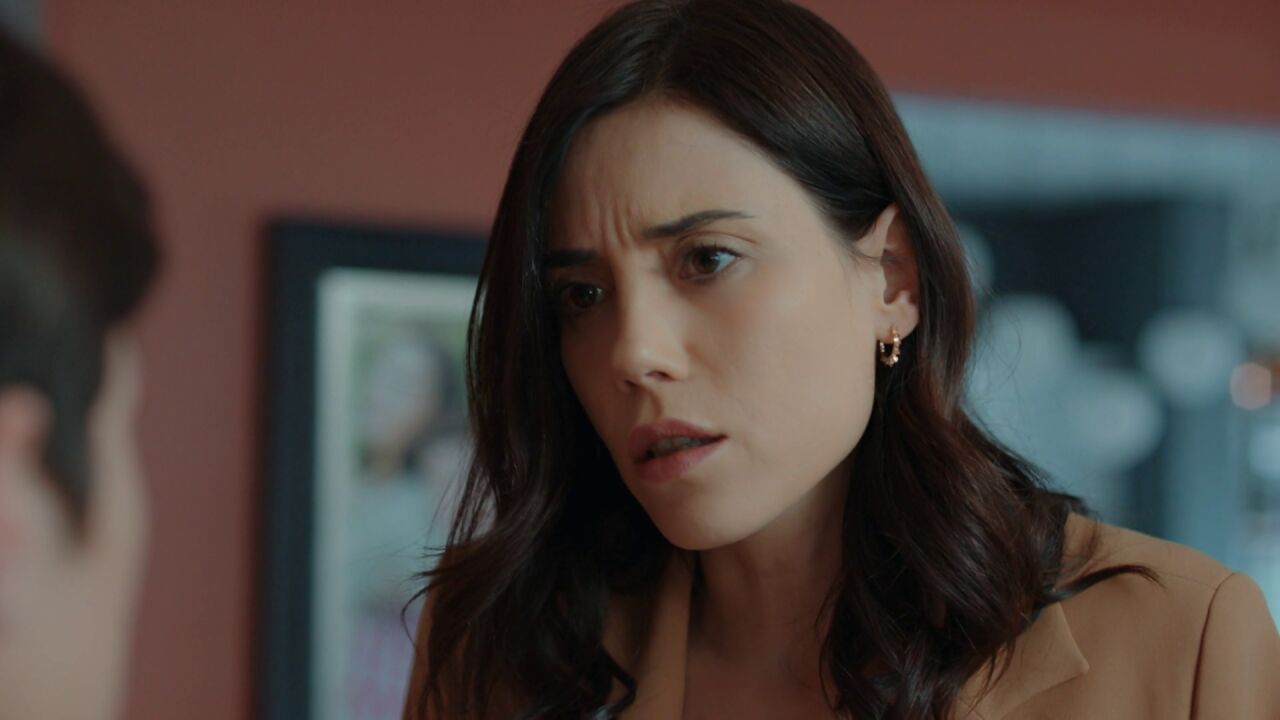 Asya intenta justificarse con Ali por lo ocurrido con Volkan: “Ese beso ...