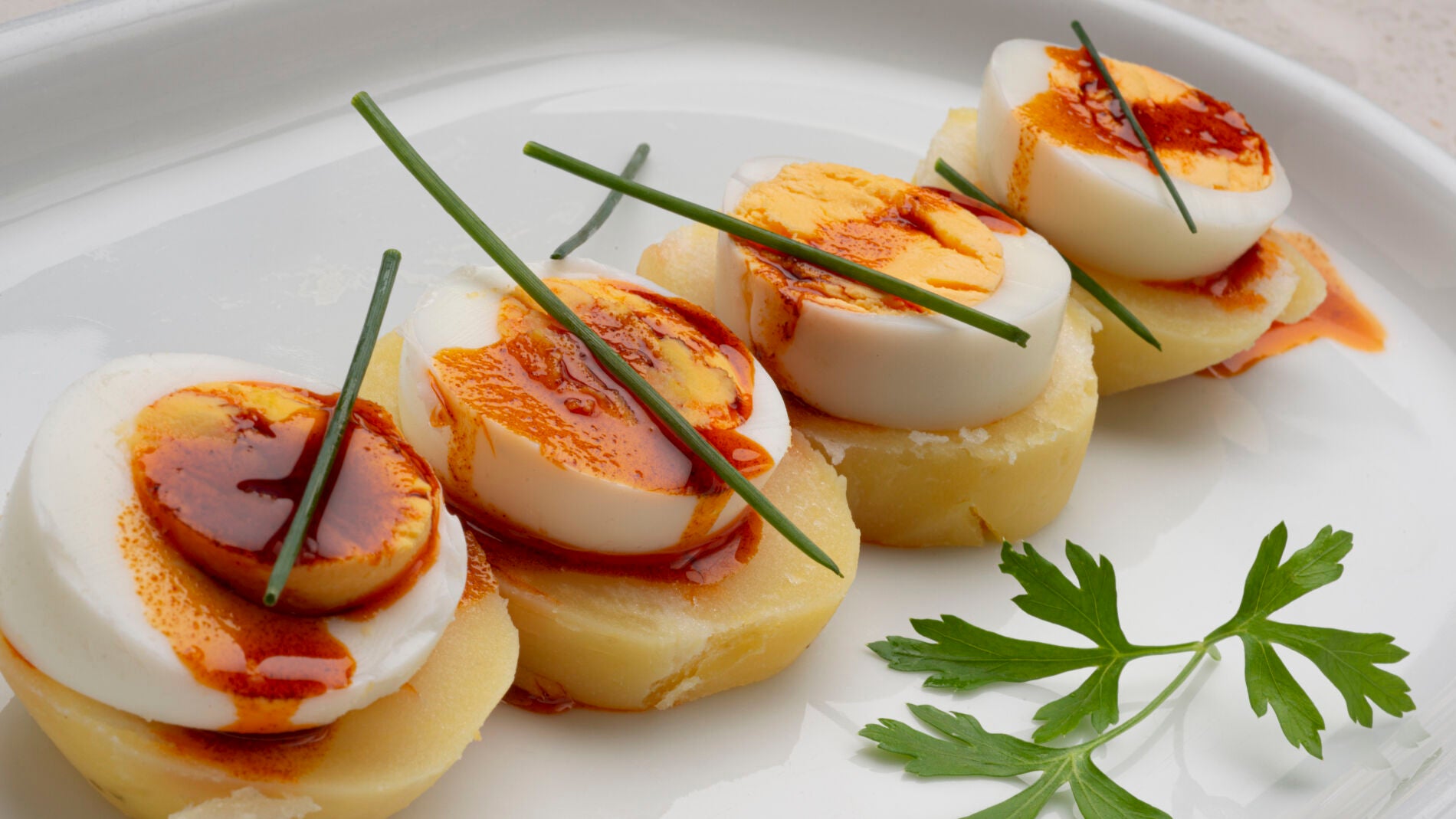 Una receta fácil para triunfar: los huevos rellenos de jamón de Karlos Arguiñano