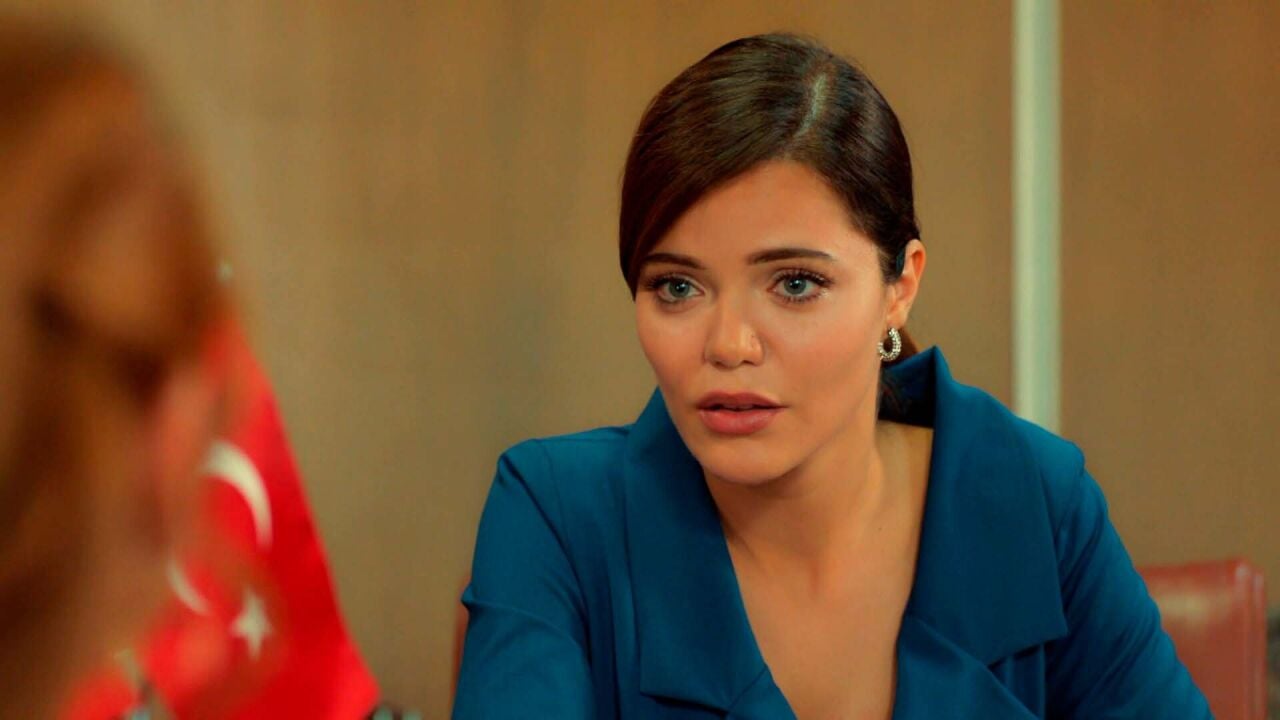 Selma y su madre llegan a la empresa Yaman para tratar de chantajear a ...