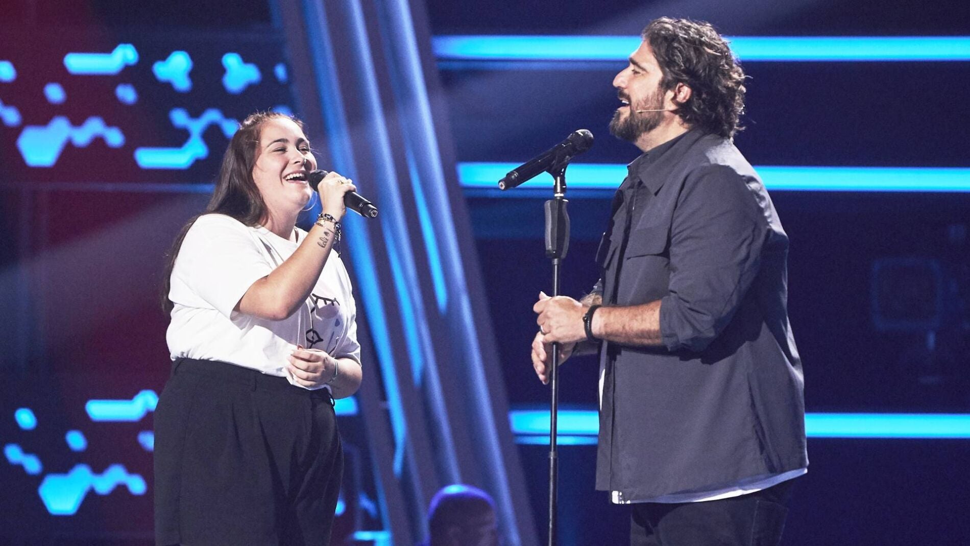 Antonio Orozco impresiona al cantar ‘Mi héroe’ al lado de Esperanza Bonelo tras su vídeo viral
