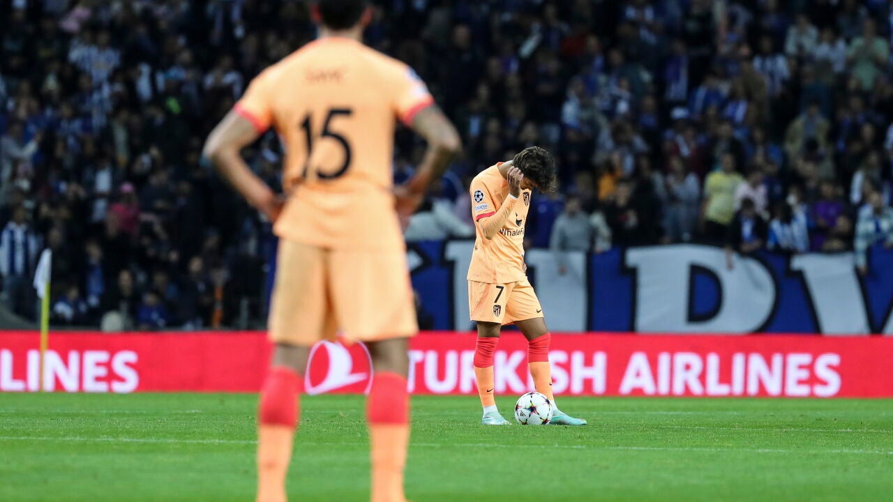 El Atlético sucumbe en Oporto y también dice adiós a la Europa League