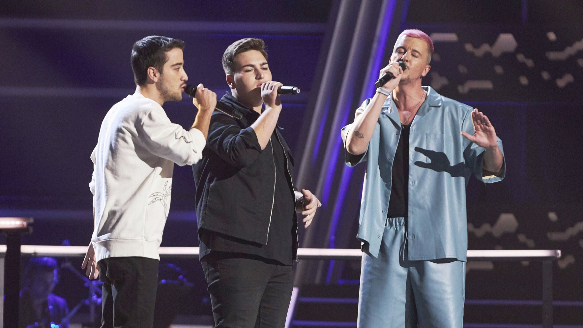Víctor, Javier y Dani emocionan con su mezcla de estilos al ritmo de ...