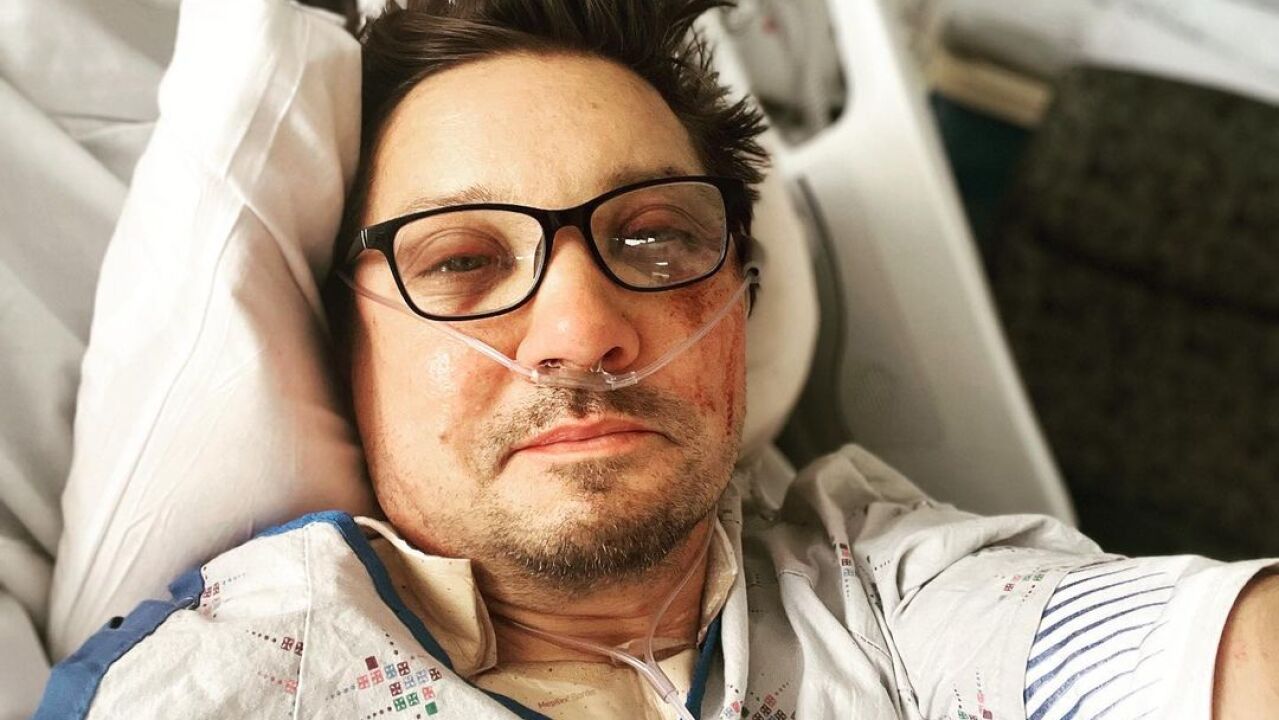 Jeremy Renner reaparece desde el hospital "demasiado destrozado" y ...