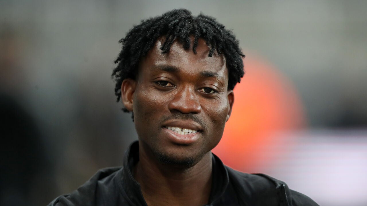 Christian Atsu, rescatado vivo entre los escombros de un edificio tras ...