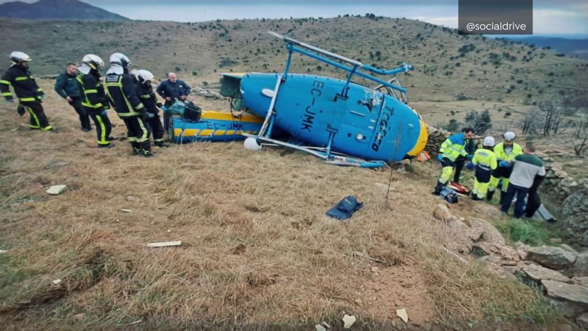 Se estrella un helicóptero de la DGT en Madrid y deja varios heridos leves