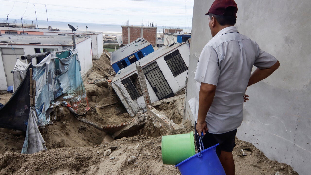 El ciclón Yaku golpea Perú y causa fuertes inundaciones y destrozos