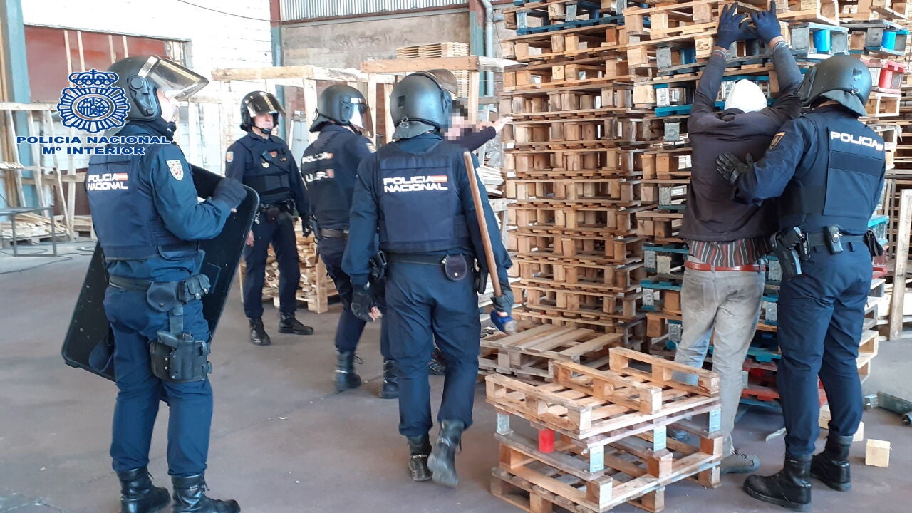 Dos detenidos por explotar laboralmente a seis trabajadores en una ...