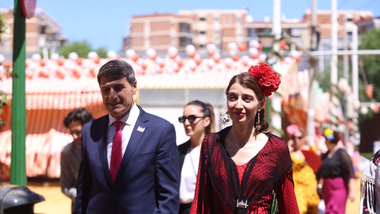 La imagen de la ministra Pilar Llop vestida de flamenca en Sevilla ...