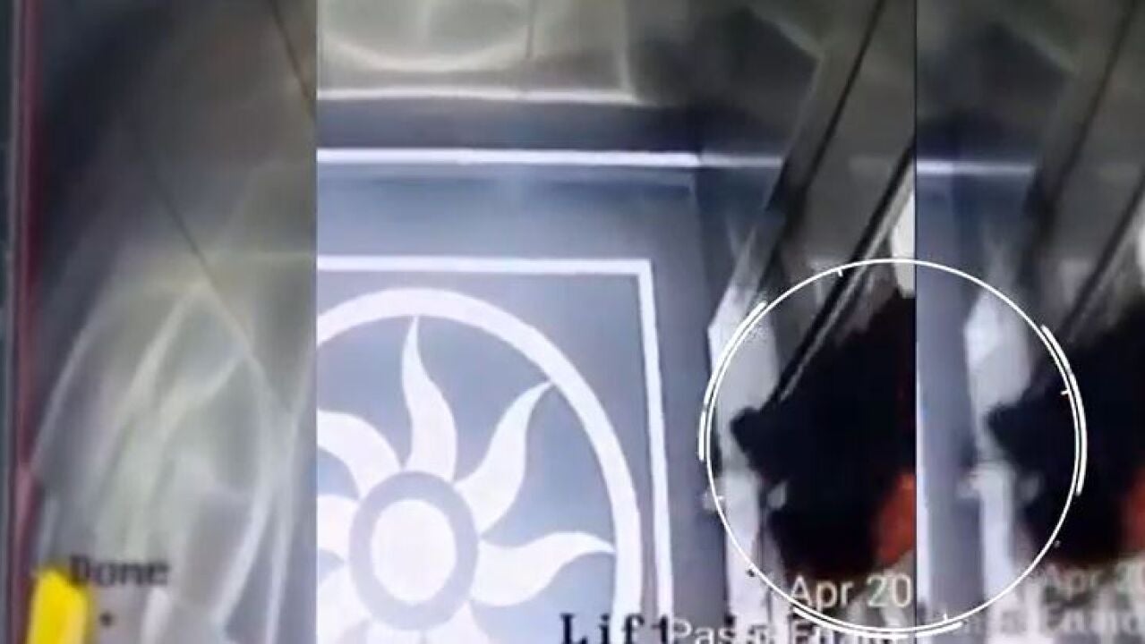 Muere una mujer al caer por el hueco del ascensor después de forzar la ...