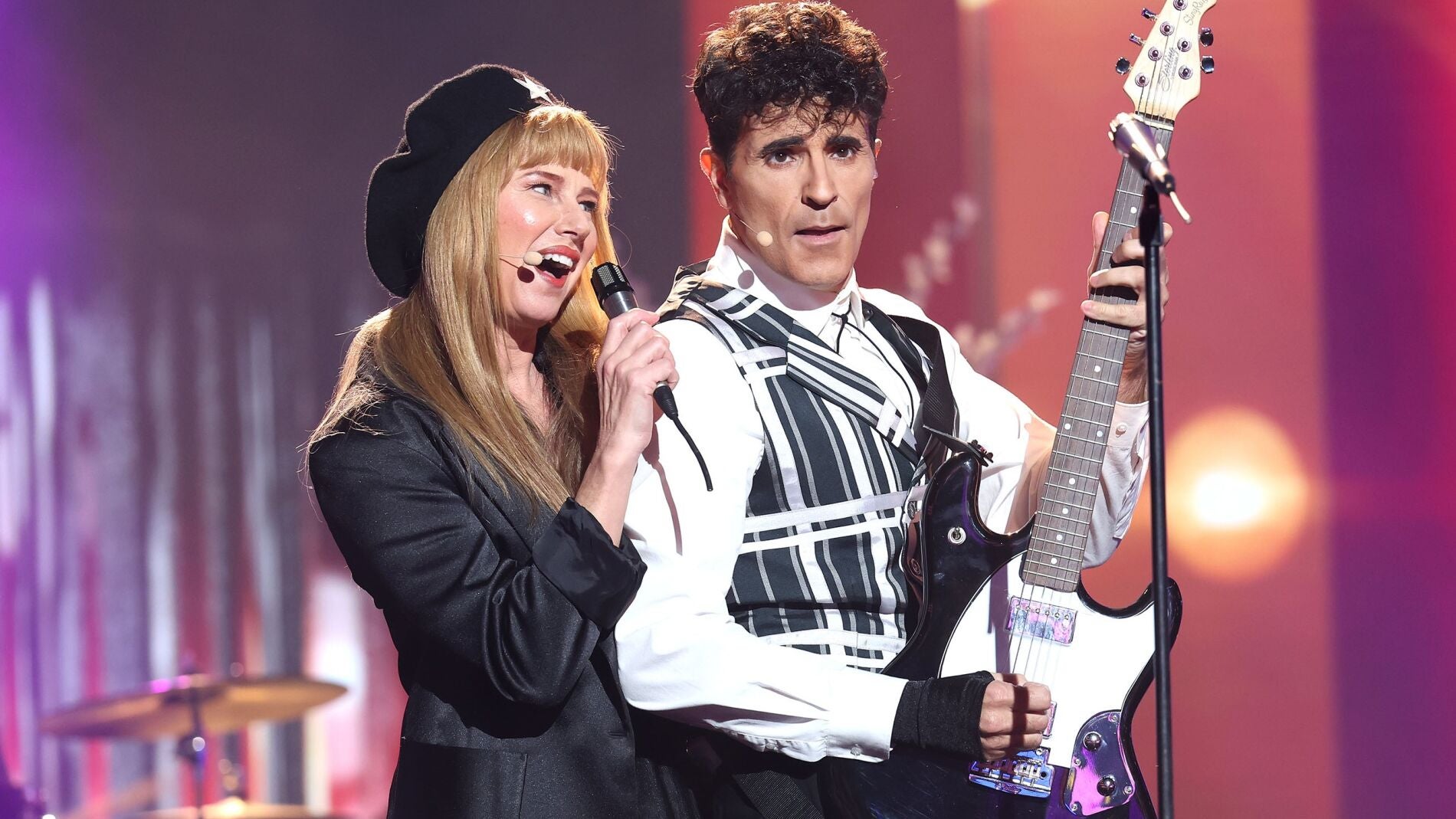 La magia de Anne Igartiburu: ‘¡Chas! Y aparezco a tu lado’ como Álex ...