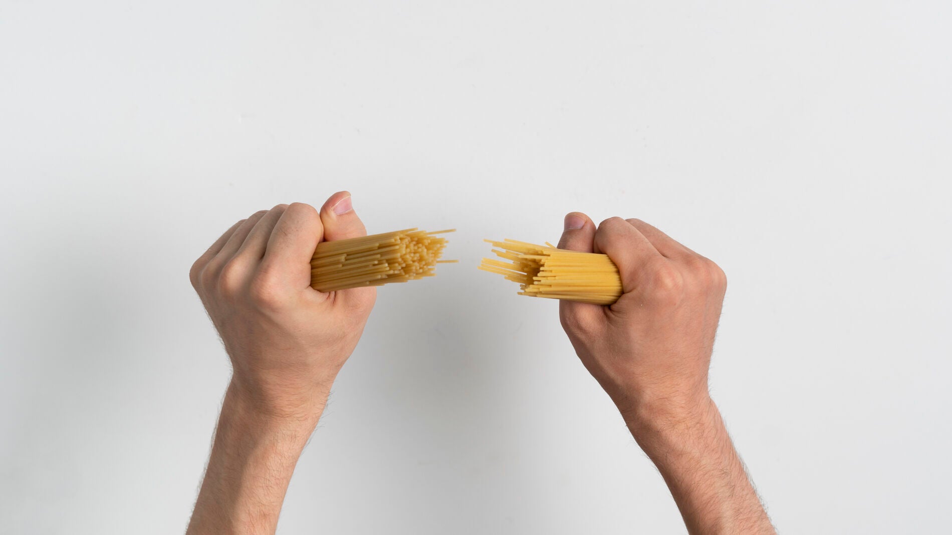 Pasta sin cocer en agua: prueba esta receta de espaguetis a la asesina